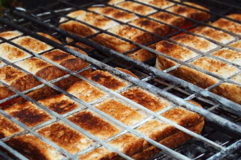 Barbecued sandwiches (braai-broodjies) | Rainbow Cooking