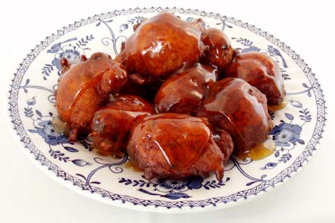 Deep fried pumpkin fritters with caramel syrup (Pampoen-poffers en ...